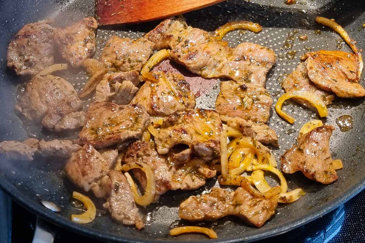 Griechisches Gyros Rezept – einfach & knusprig aus der Pfanne