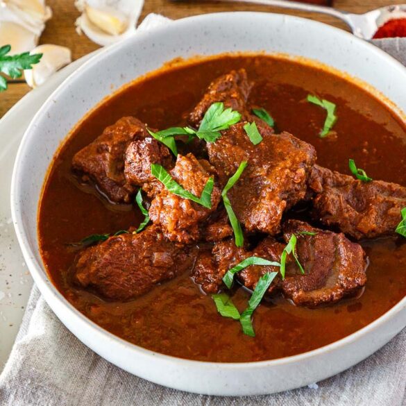 Rindergulasch mit Rotwein - zart & saftig